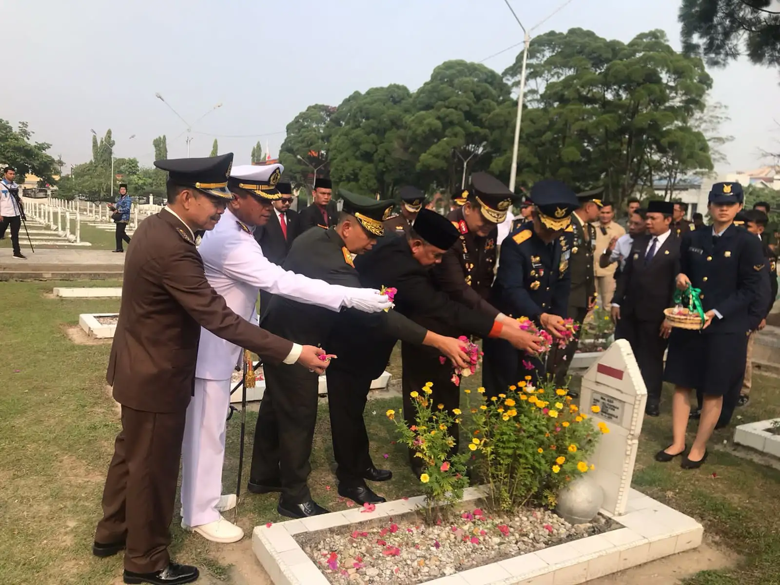 Kejati Riau Upacara Ziarah Nasional Dalam Rangka HUT TNI ke - 78 Tahun 2023 - Article - Media ...