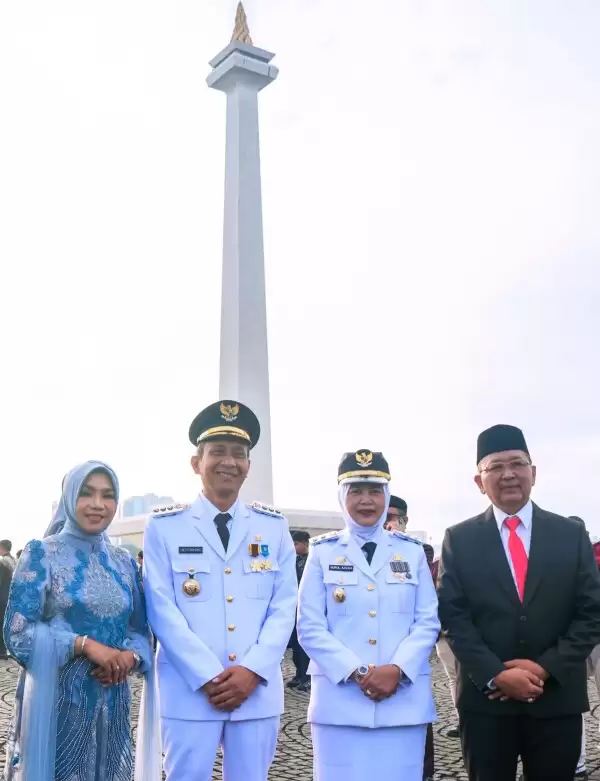 Bupati Bojonegoro Setyo Wahono dan Wakil Bupati Nurul Azizah Resmi Dilantik Presiden RI di ...