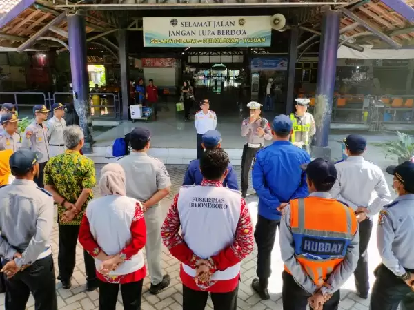 Dishub Bojonegoro dan Tim Gabungan Gelar Ramp Check Kendaraan Angkutan Umum Jelang Lebaran ...