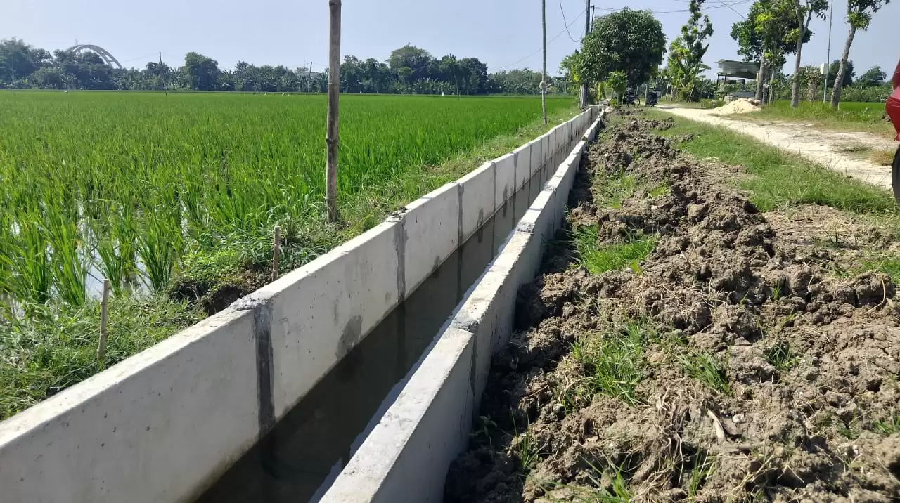 Proyek Saluran Irigasi Dinas PU SDA Bojonegoro Gunakan Uditch Tak ...