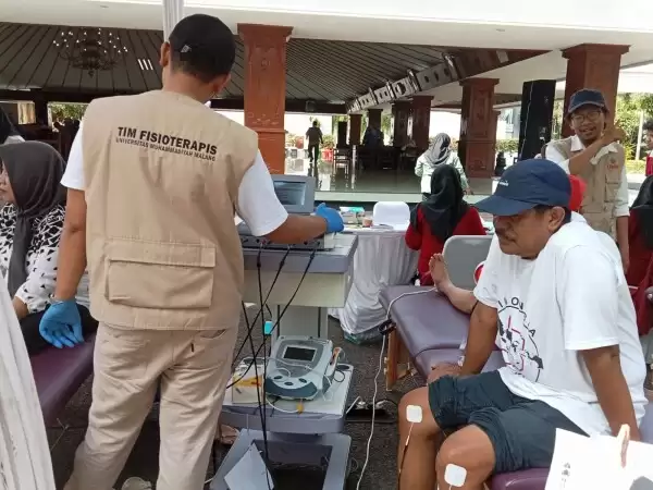 Seminar dan Fisioterapi Gratis: Pemkab Bojonegoro Wujudkan Lansia Sehat ...